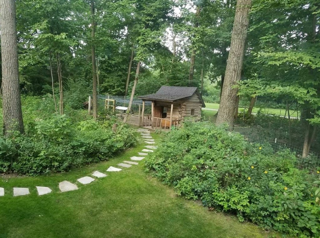 Log Cabin Chicken Coop – Bitchin' Chickens